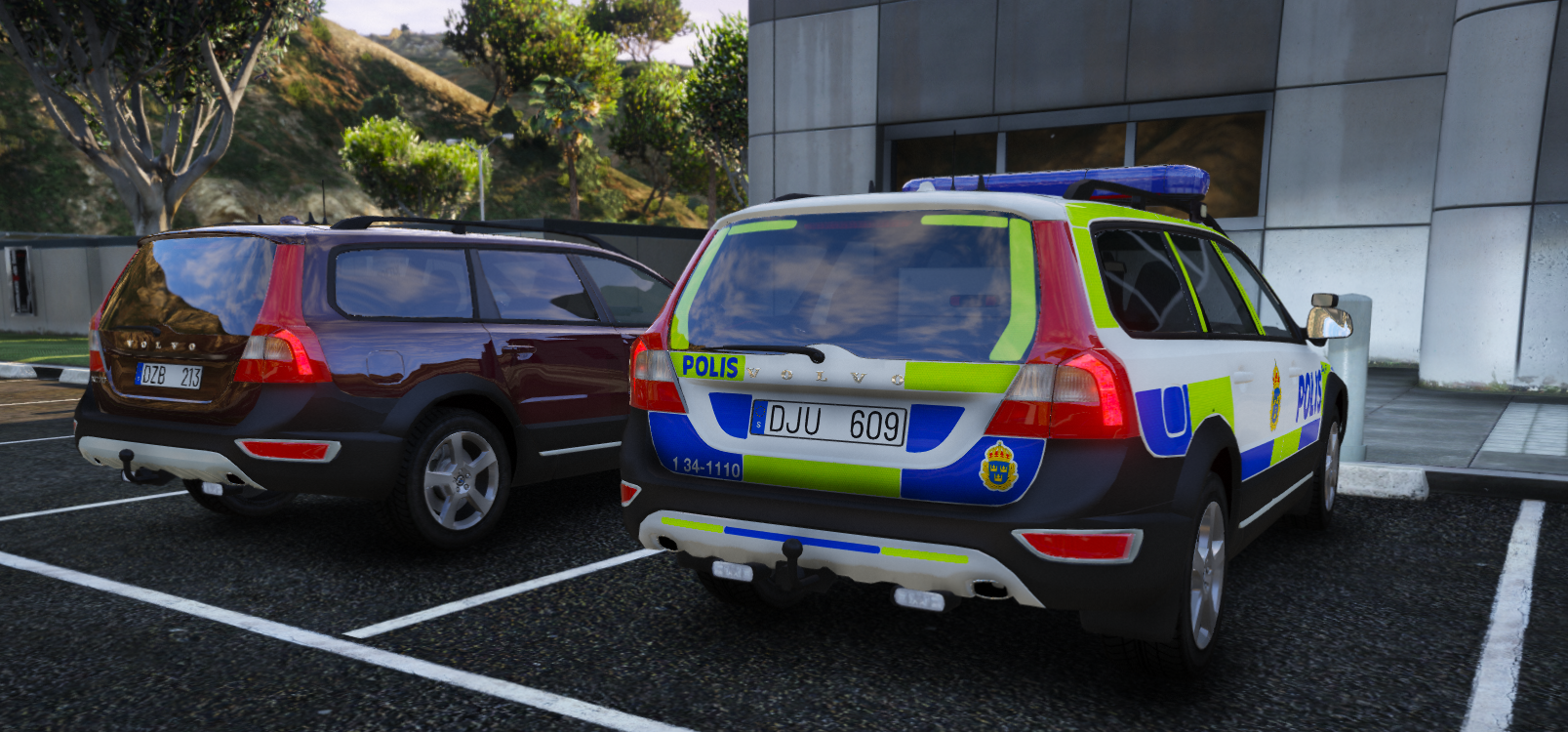 -12 Volvo XC70 Polisbil – Elle Modding